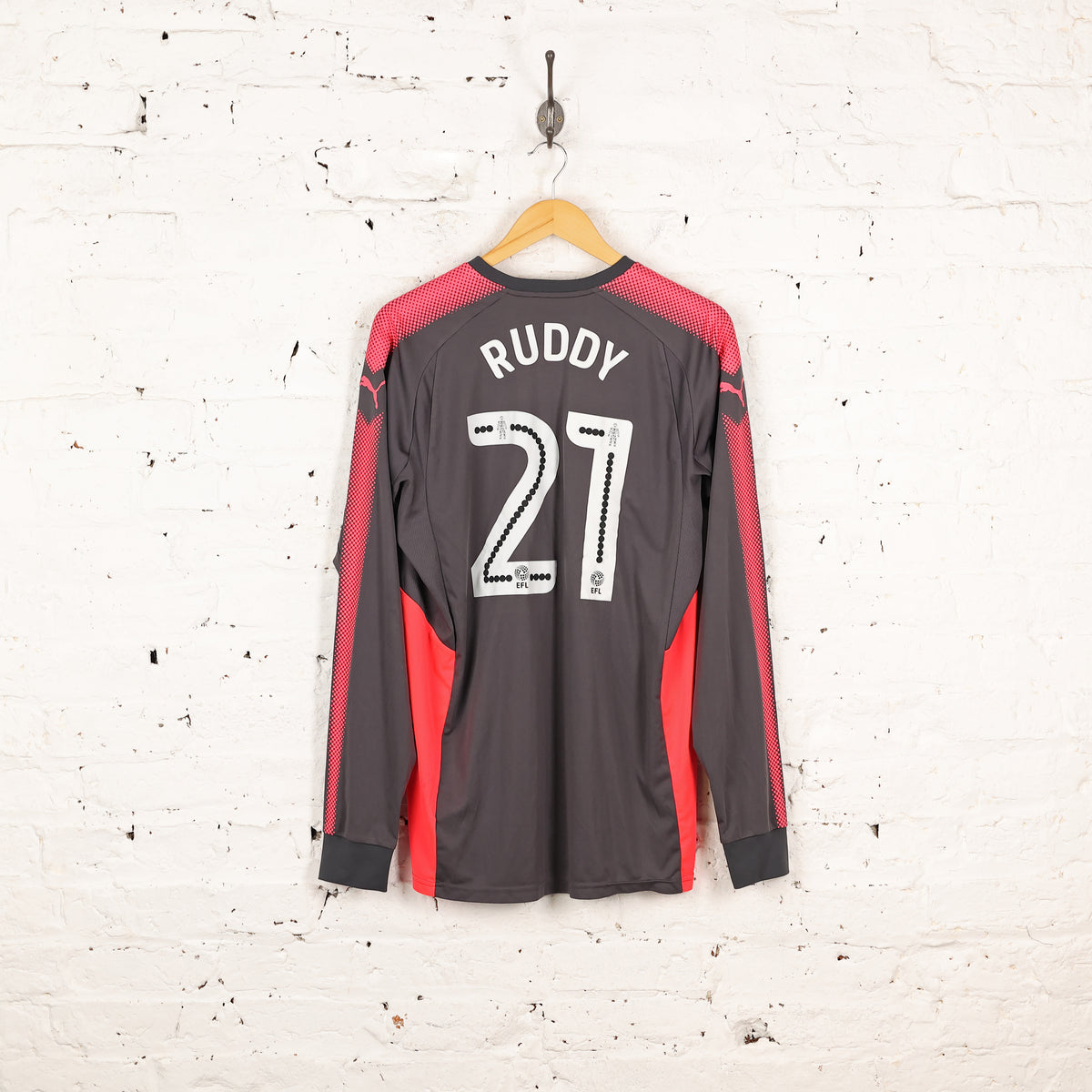 Wolverhampton Wanderers 2018 Ruddy Puma Goalkeeper Long Sleeve Footbal ...